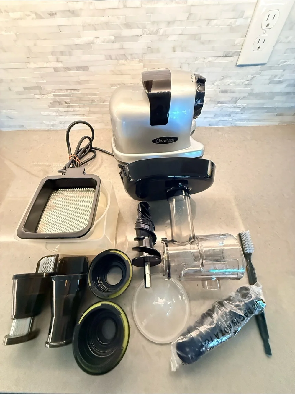 Omega | Kitchen | Omega Juicer Model 806 Low Speed Masticating Style ...